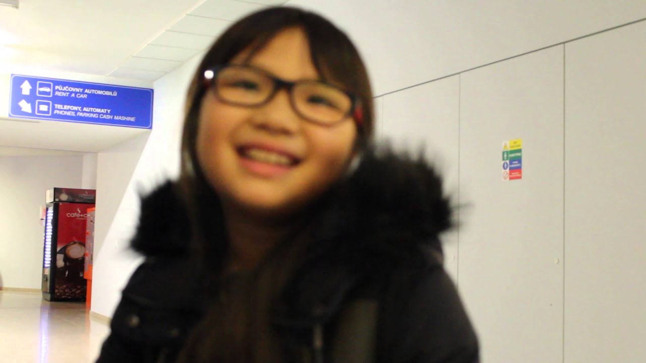 Little Japanese girl speaks up to four languages - YouTube