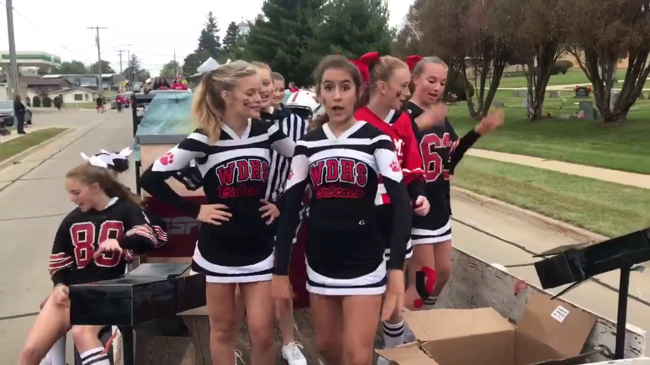 West DBQ Football Cheer Team 2017 - YouTube