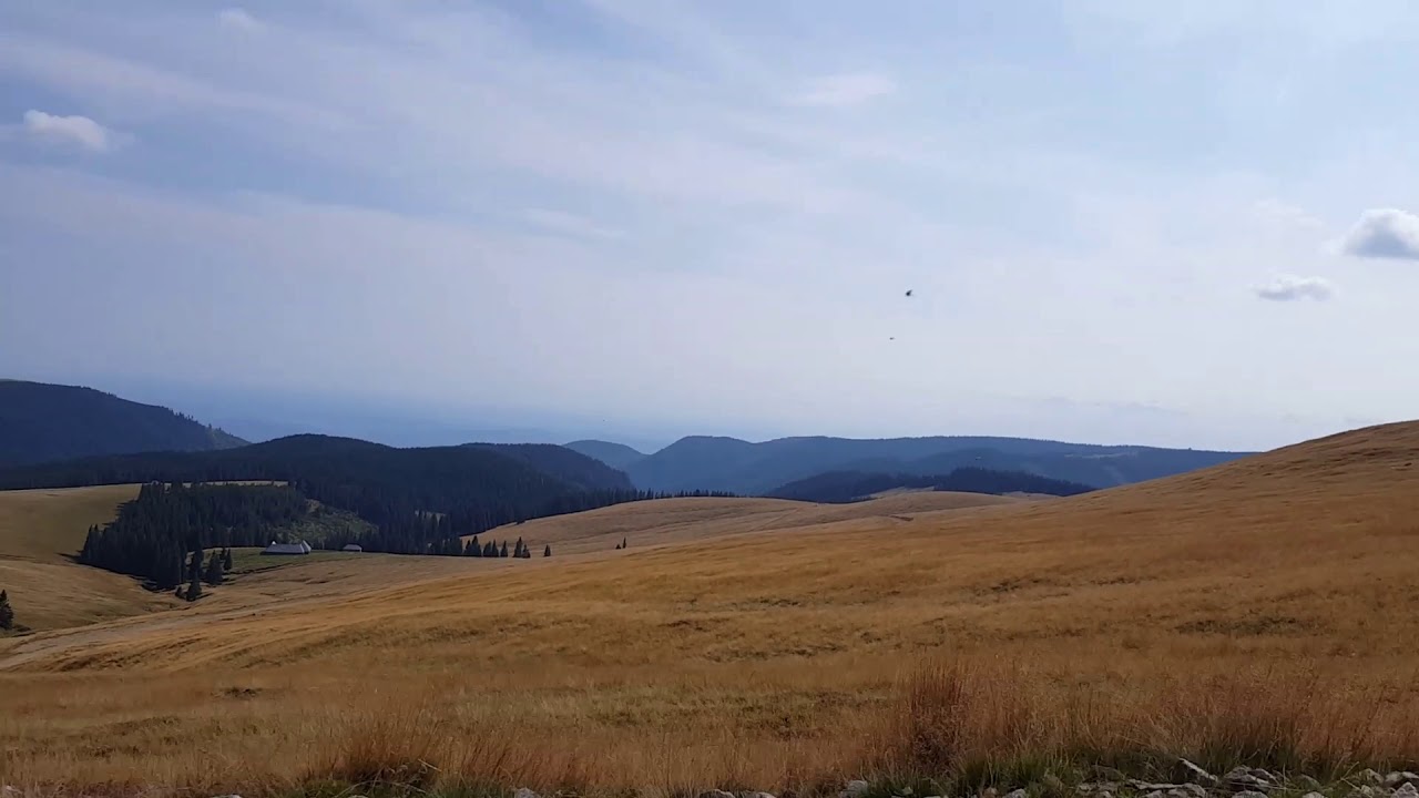 Urcare spre Varful Valeanu de la Romani -Oltenia de sub munte-By Fly ...