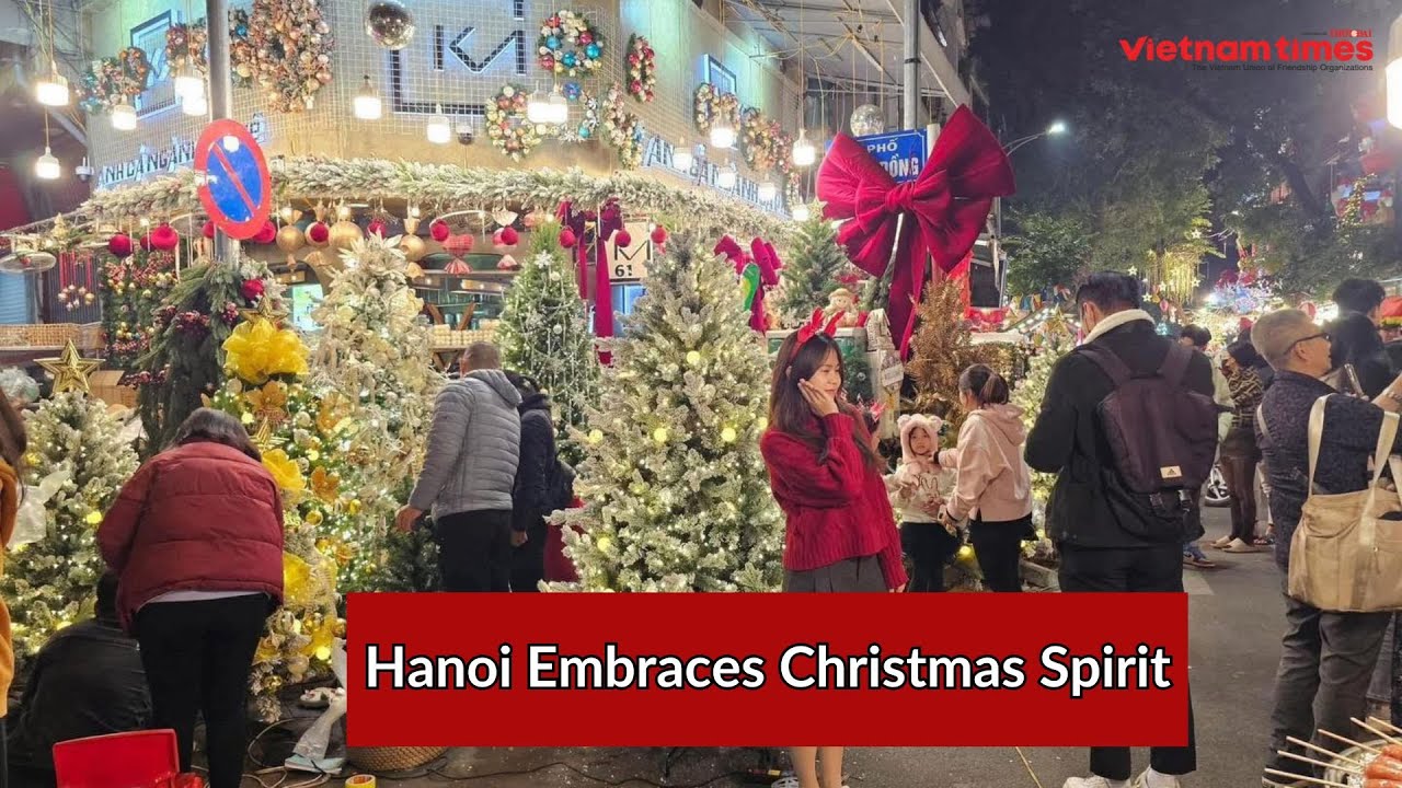 Hanoi Embraces the Christmas Spirit - YouTube