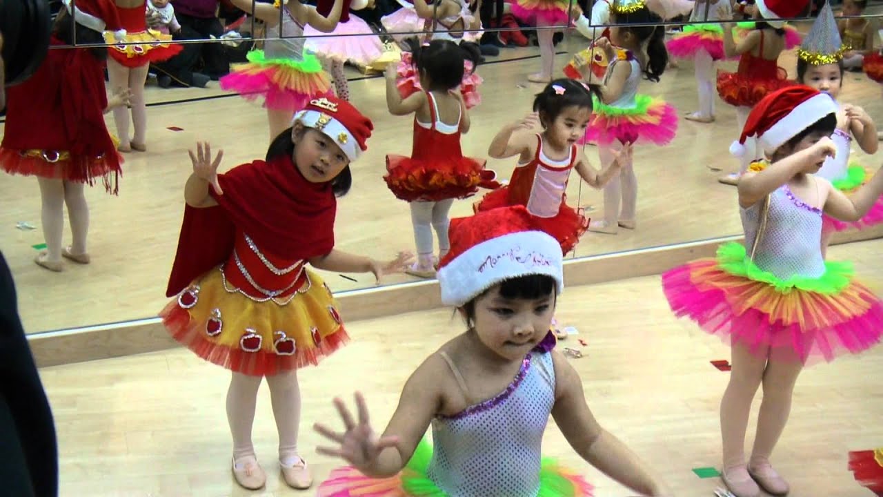 Alisa dancing performance Dec2011 - YouTube