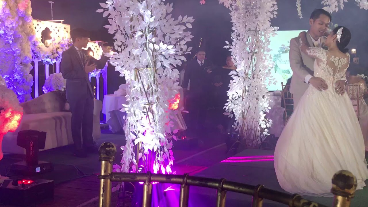 Perfect cover by Mico Hendrix Chua for the couple’s first dance - YouTube