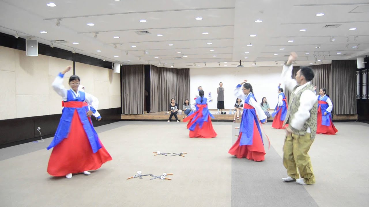 Video Latihan Tari Pedang - 검무 with Uniform - YouTube