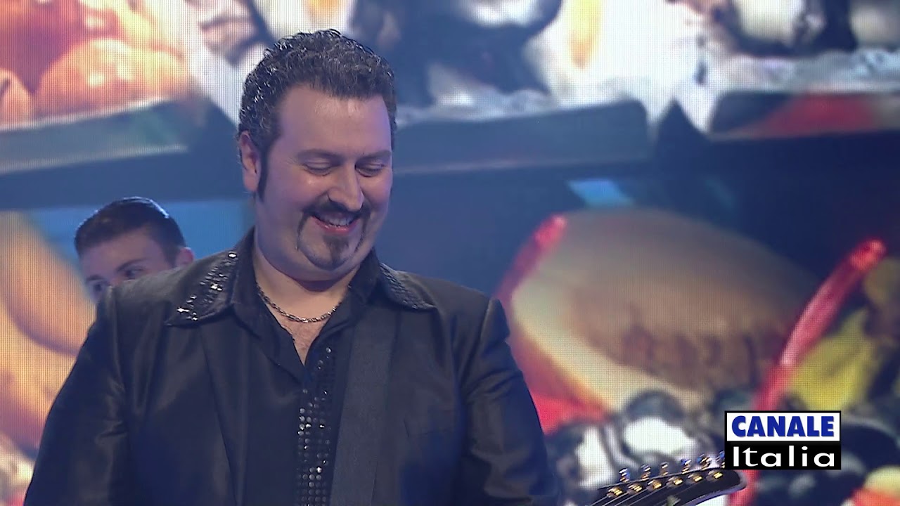 Tony Gullo "Napoli Rock" | Cantando Ballando (HD) - YouTube