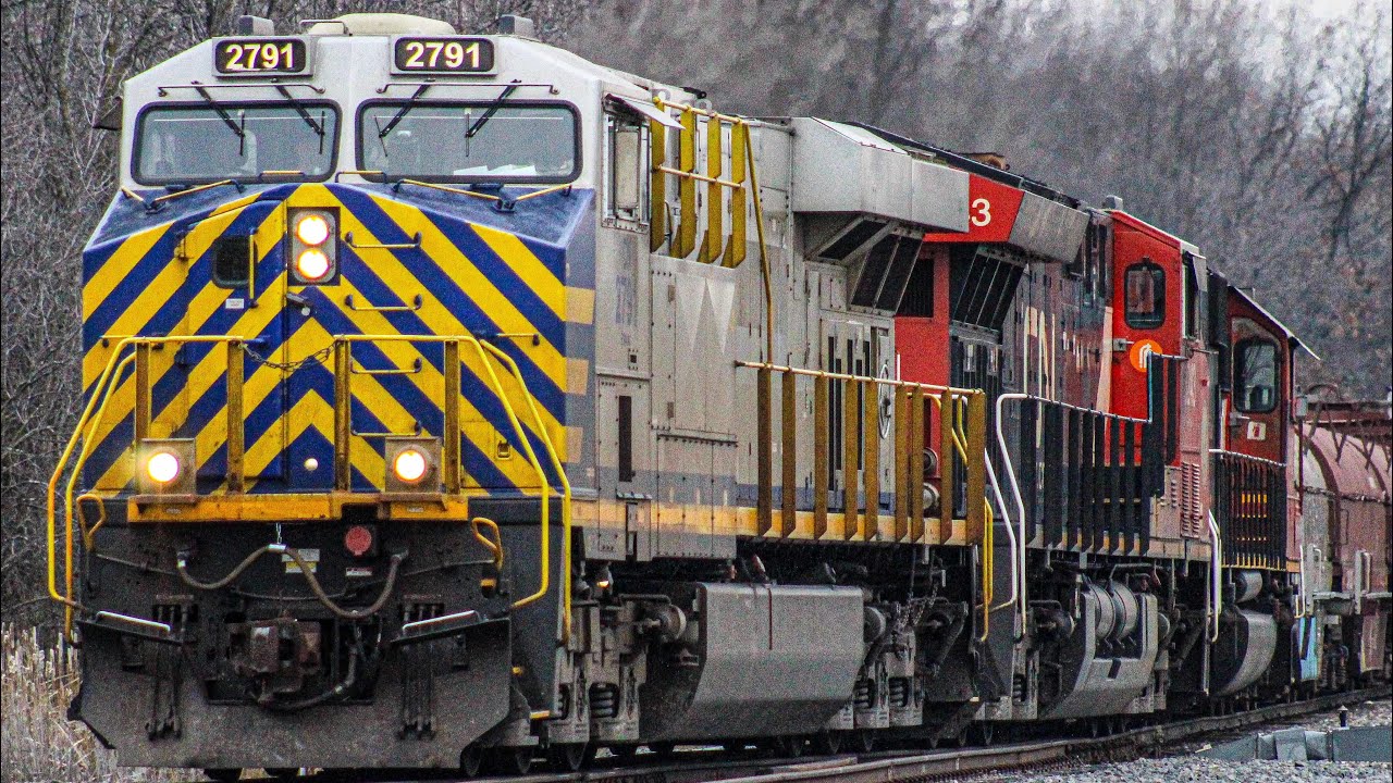 Ex-CitiRail leads CN A447 past Fox Crossing, WI - YouTube