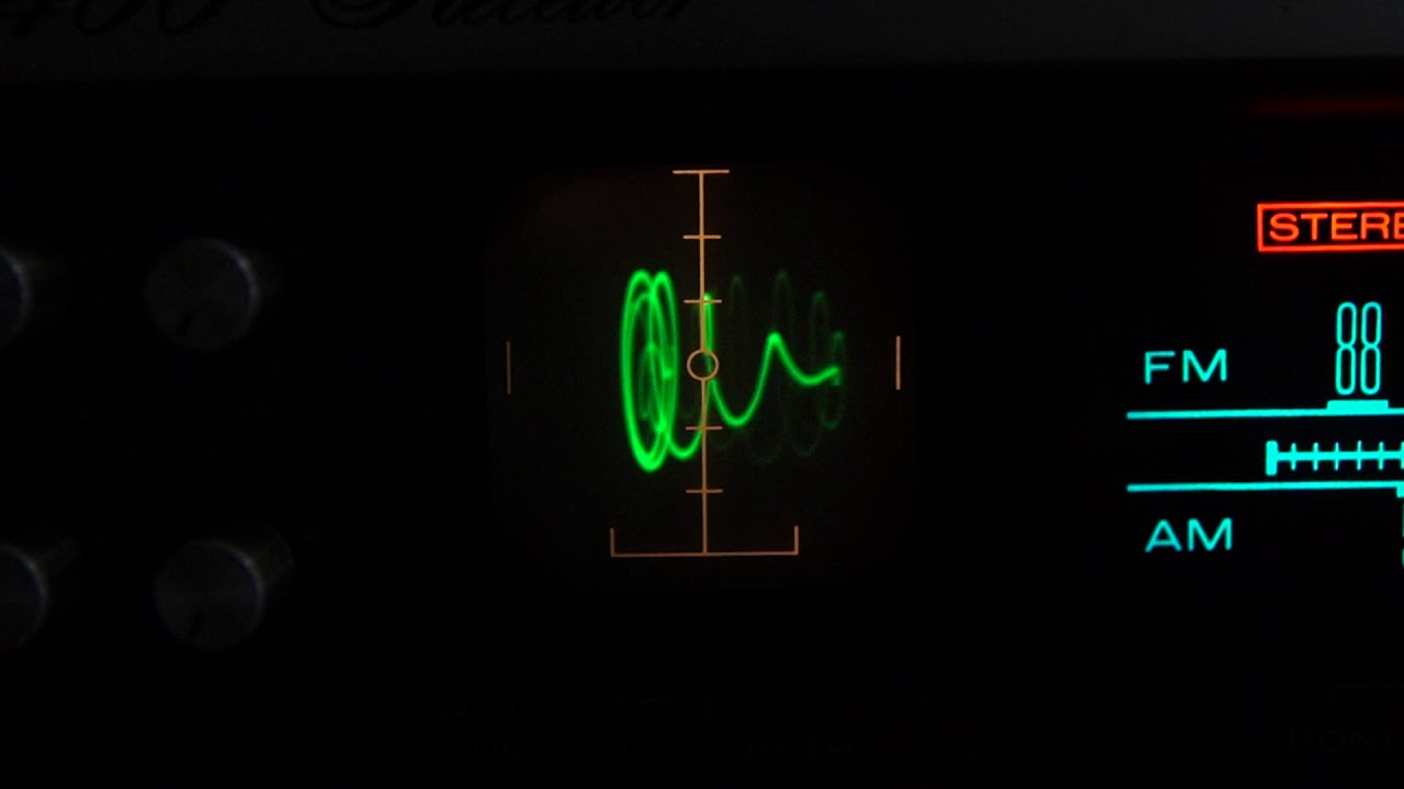Marantz 4400 oscilloscope playing Jerobeam Fenderson - YouTube