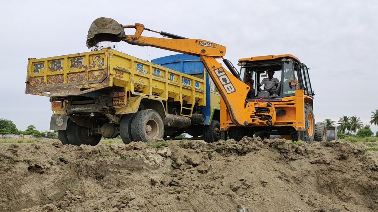 JCB Vs Lorry Soil full load heavy weight full stuck in agriculture land ...