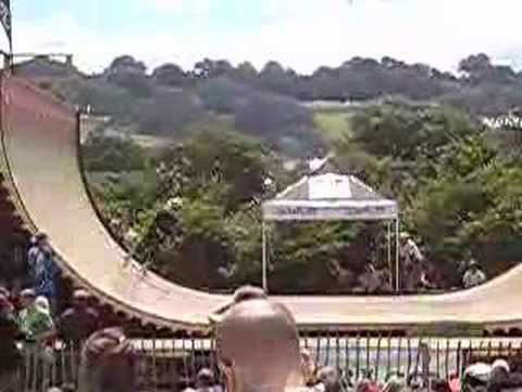 Glastonbury massive half pipe - YouTube