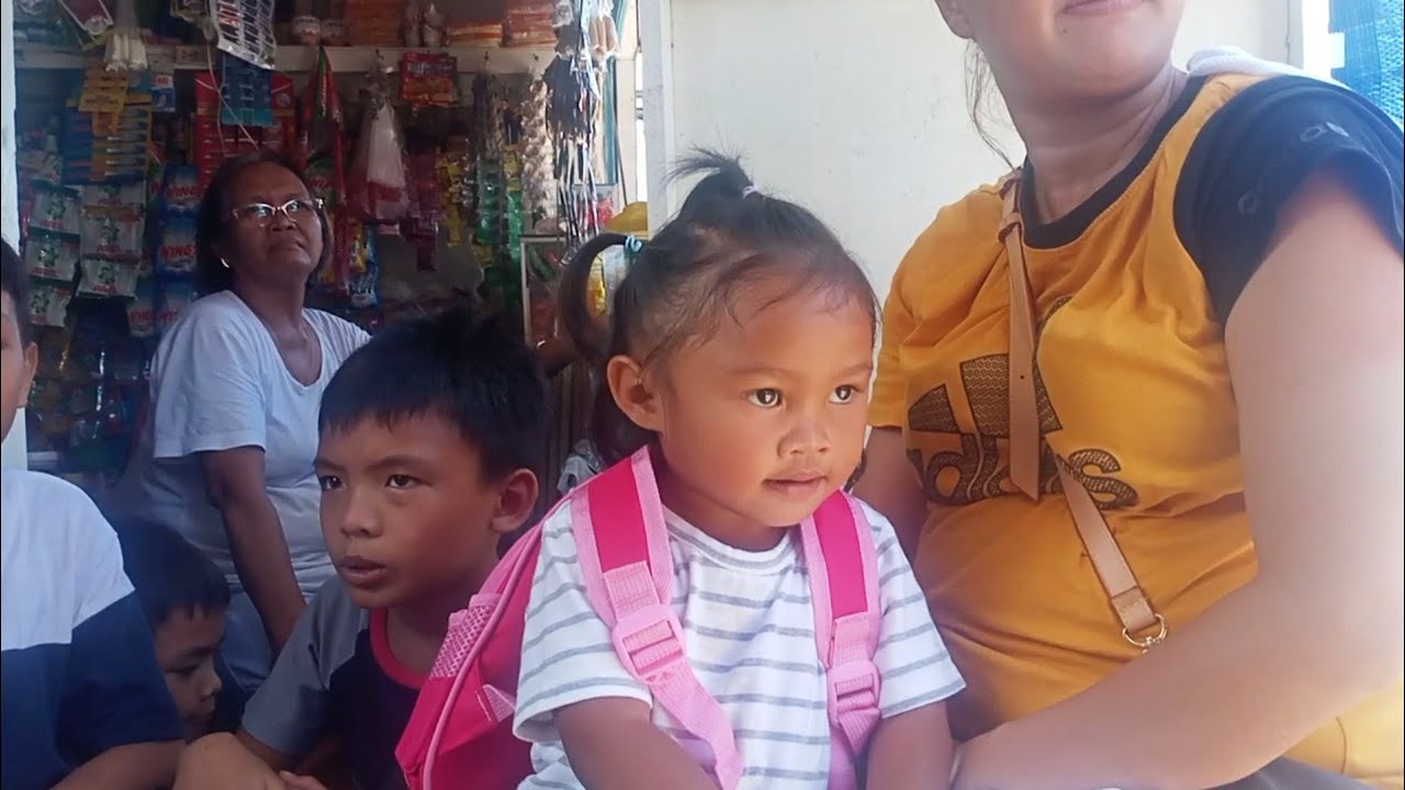 Nag volunteers ang mga bata sa pagtulong sa akin. - YouTube