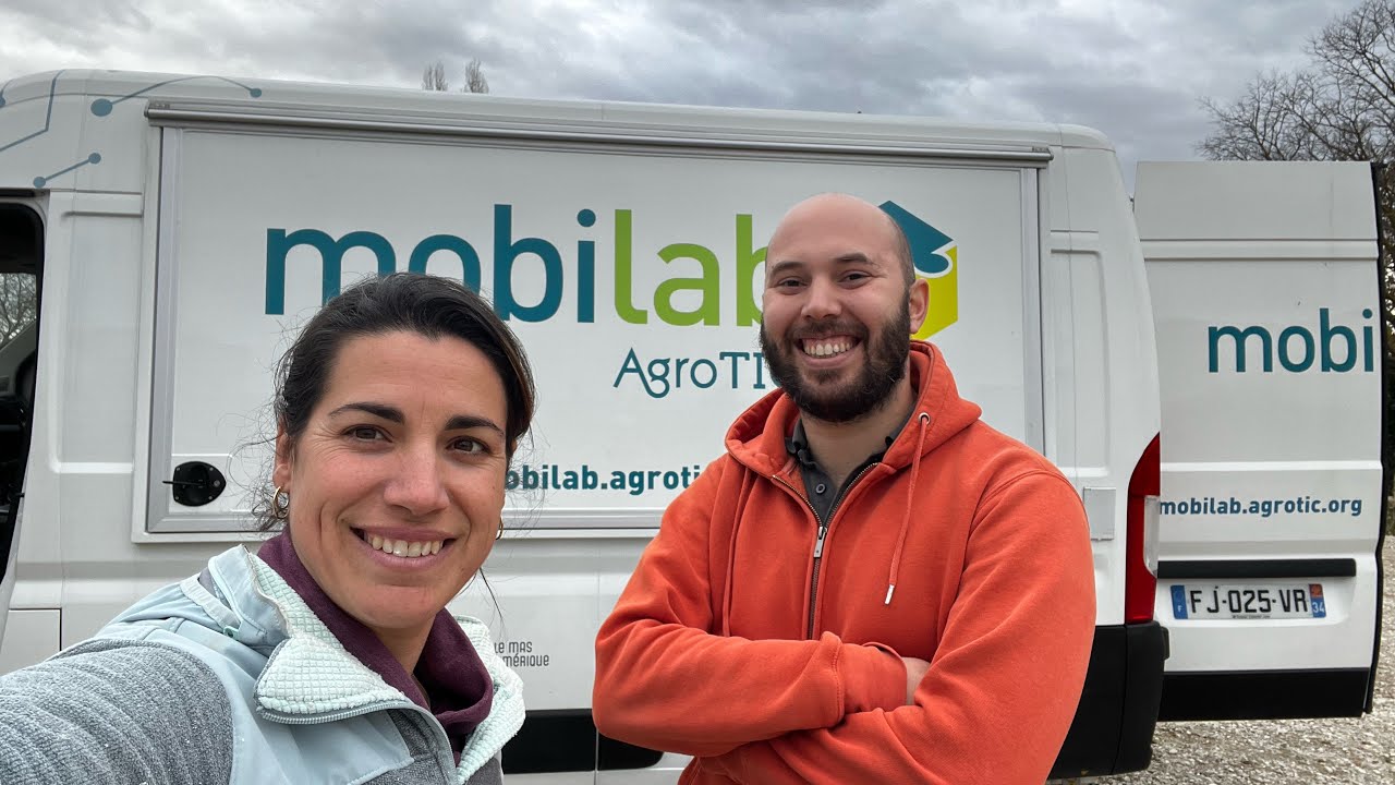 Le Mobilab: un atelier de technologie - YouTube