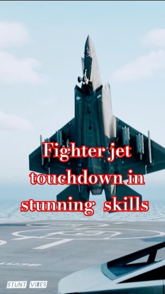 Epic Fighter Jet Stunt Landing! Fighter jet touchdown! #JetLanding # ...