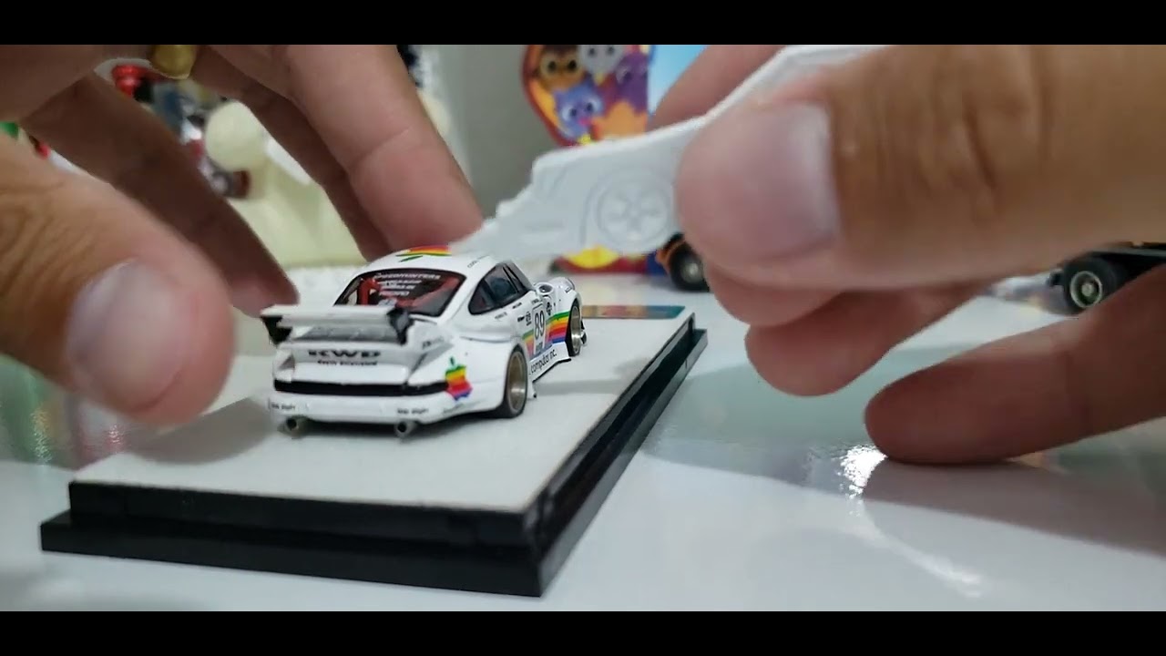 Porsche 930 RWB Apple 1:64 PGM Diecast Coleção - YouTube