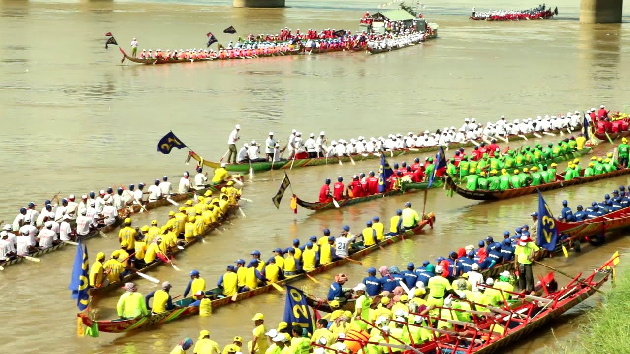 Water festival / Racing Boat in Cambodia 21-23 November, (#2) - YouTube