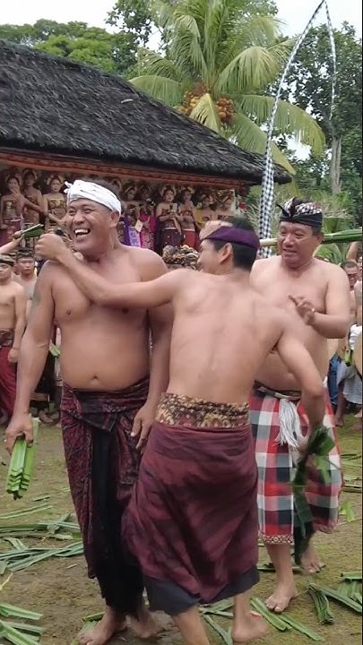 Tradisi Unik Di Desa Adat Tenganan Dauh Tukad Karangasem Bali - YouTube