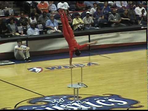 Acrobat Li Liu @ The Verizon Center - YouTube