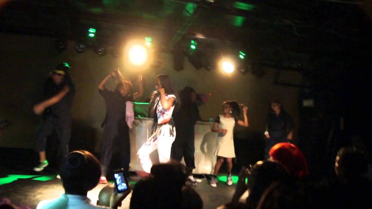 Paris Alston No Lames Live - YouTube