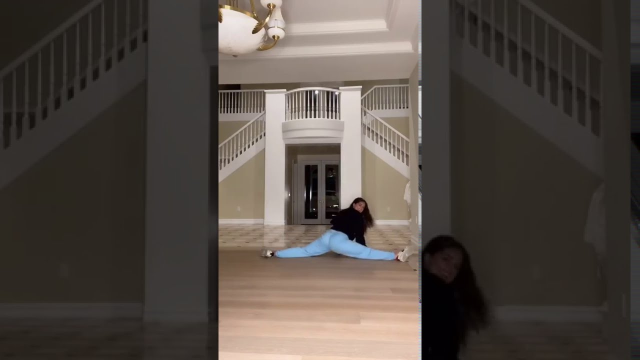 Addison Rae "WAP dance" - TIKTOK - YouTube