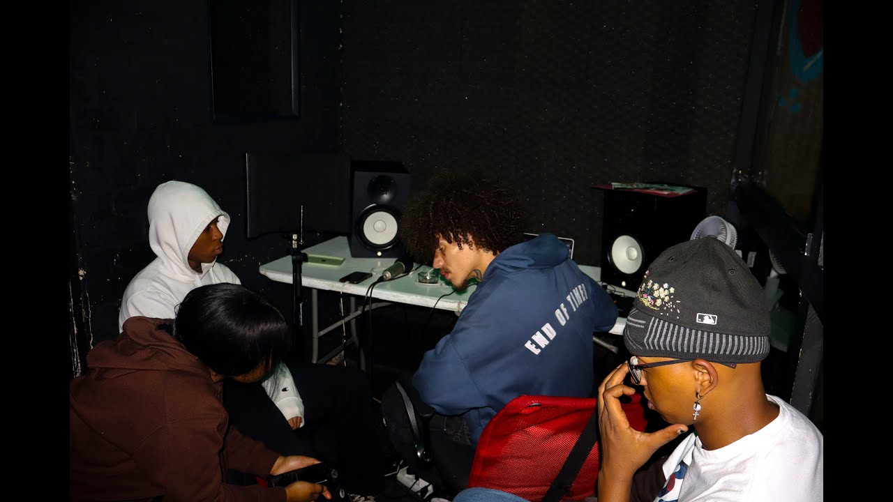808 SALLIE AND BOA CREW IN THE STUDIO | THE GREEN ROOM - YouTube
