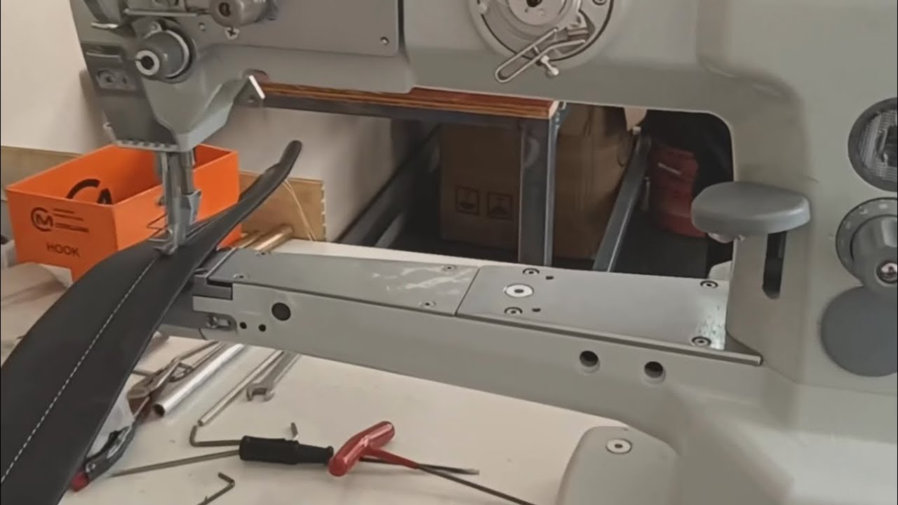 Durkopp Adler 669 Classic Cylinder Bed Leather Sewing Machine - YouTube