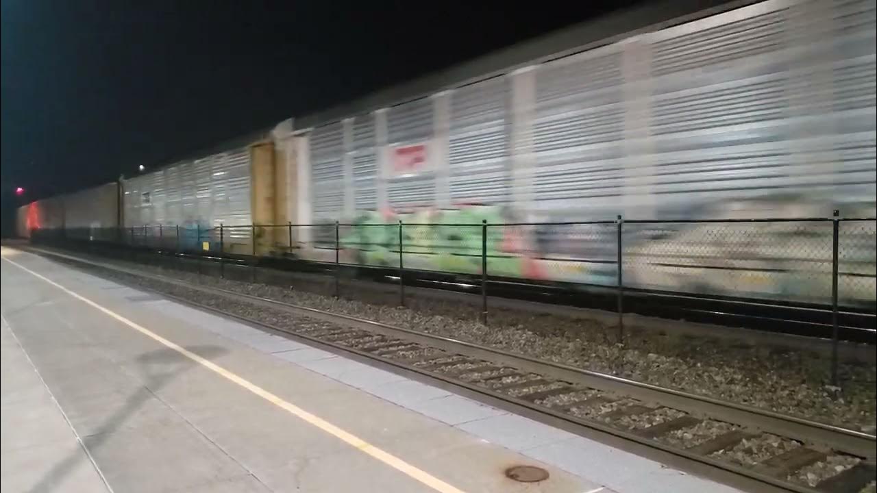 WEST BOUND AUTO RACK. BNSF # 8331 BNSF # 4760 - YouTube