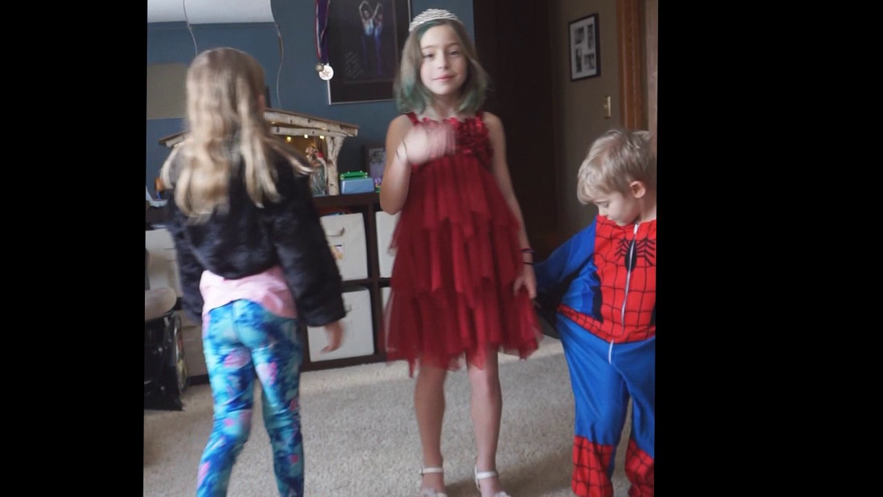 Sleepover Fashion Show and Dance Party - YouTube