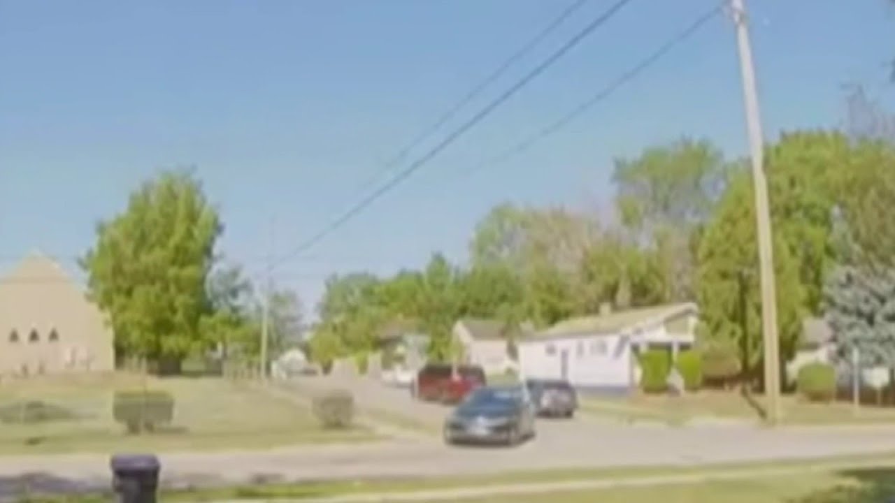 Drive-by shooting caught on home surveillance camera in Pontiac - YouTube