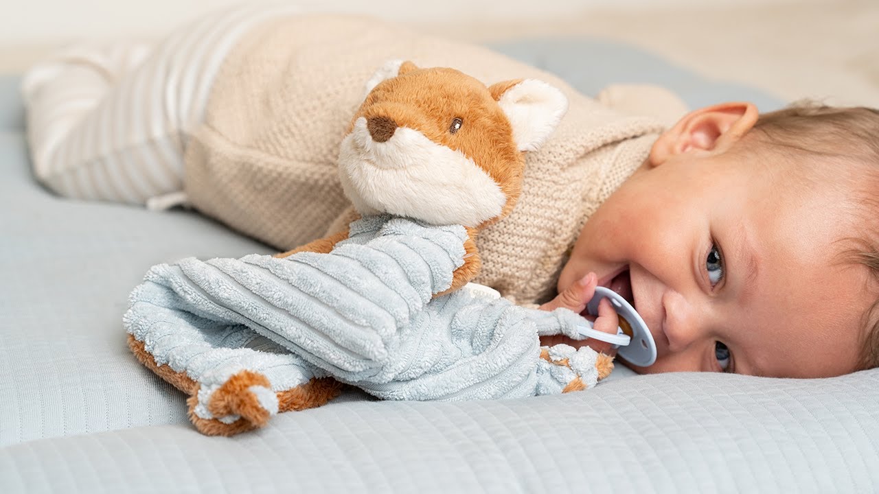 Little Dutch - Cuddle cloth Fox Forest Friends - YouTube