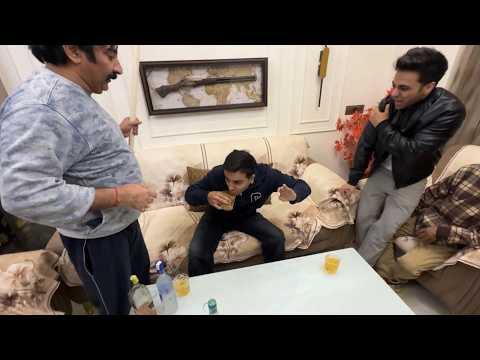 Daddy se maar padhi - Daaru peete hue pakad lia