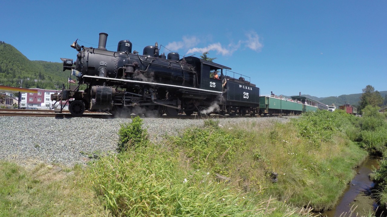 steam train leaving Garibaldi, 4k - YouTube