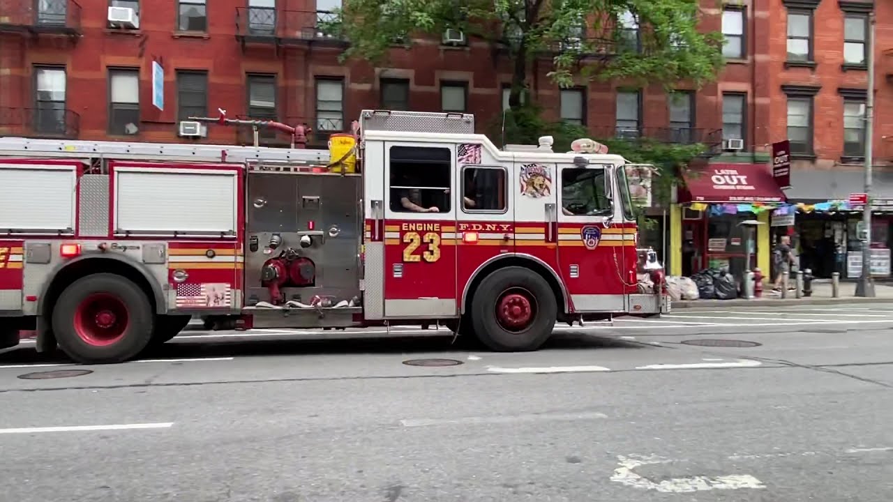 FDNY ENGINE 23 RESPONDING ON 9TH AVENUE IN THE HELL'S KITCHEN AREA OF ...