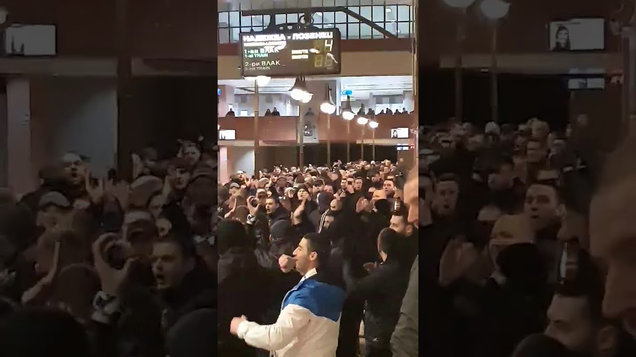 "С Левски докрая" в софийското метро! / 🔵🟦 Levski Sofia fans singing in ...
