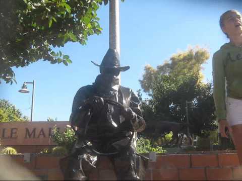 Statue Surprise! Incredible reactions!! November 2012 - YouTube