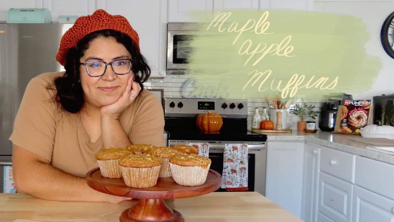 Bake with me vlog : Maple Apple Cinnamon Muffins - YouTube