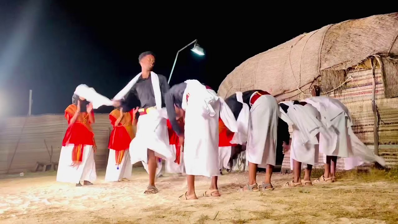 Ciyaar dhaqameed Saylici Soosoco siraad - YouTube