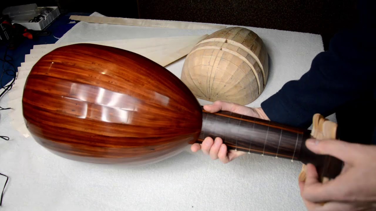 Lutnia renesansowa z bliska - YouTube