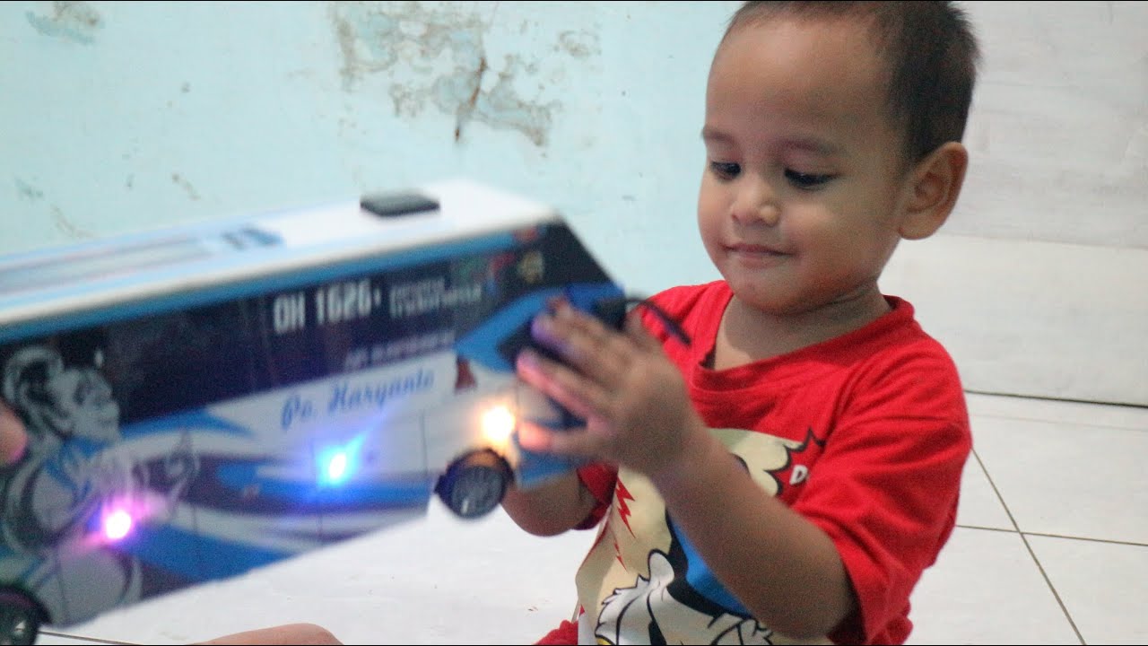Nom Main remote control bus telolet - YouTube