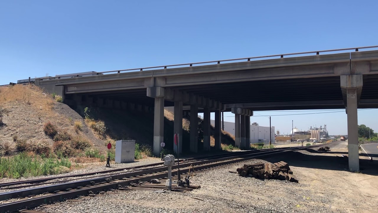 Eastbound hauler at Kaiser - YouTube