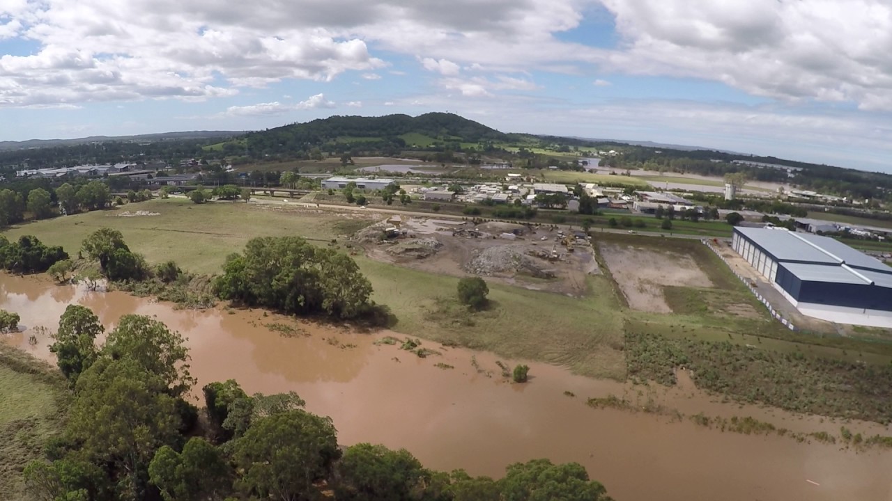 logan river at yatala flood - YouTube