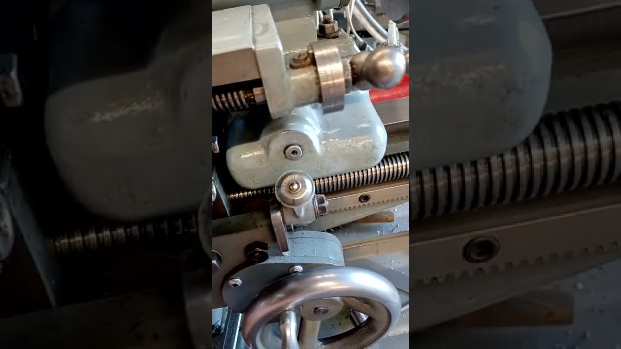 First time screw cutting with the self extracting screwcutting tool ...