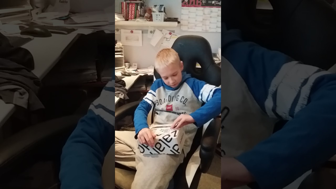 Mark åbner gave del 3 - YouTube