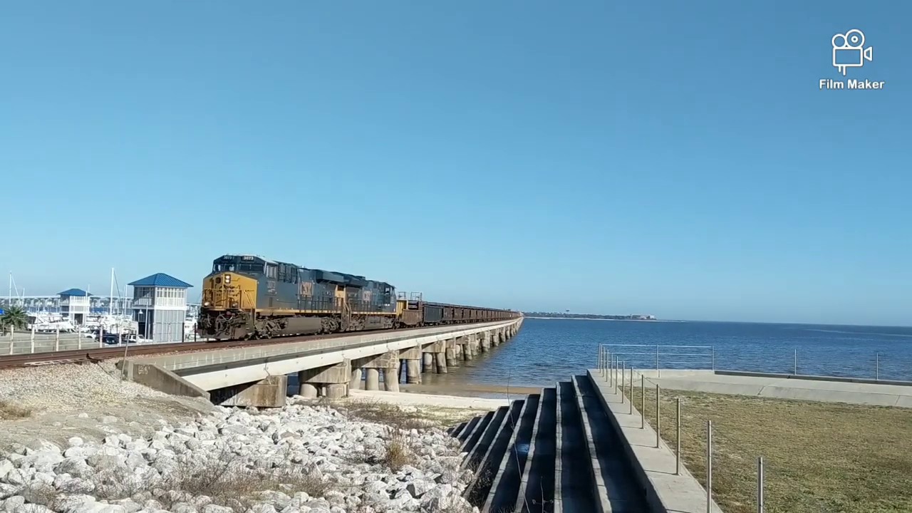 CSX Combo Rail & Freight train with a Baltimore & Ohio Caboose at Bay ...