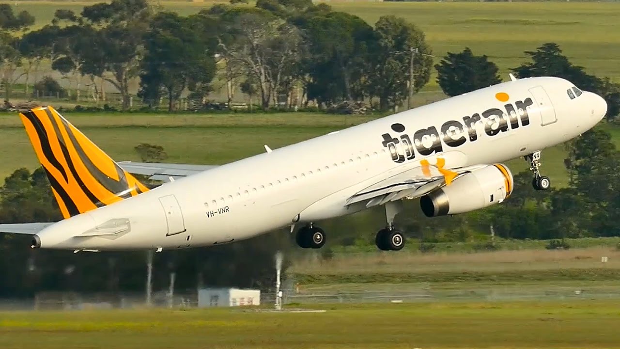 SCENIC Landings & Takeoffs from the T4 Carpark Melbourne Airport Plane ...
