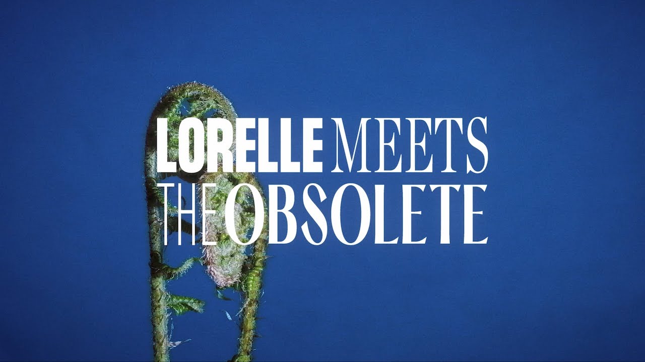 Lorelle Meets The Obsolete - Regresar / Recordar (Official Video) - YouTube
