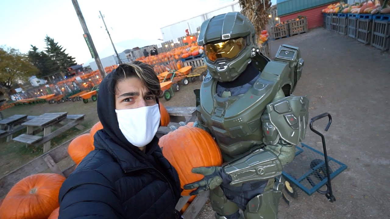Taking MASTER CHIEF to a PUMPKIN FARM!! - YouTube