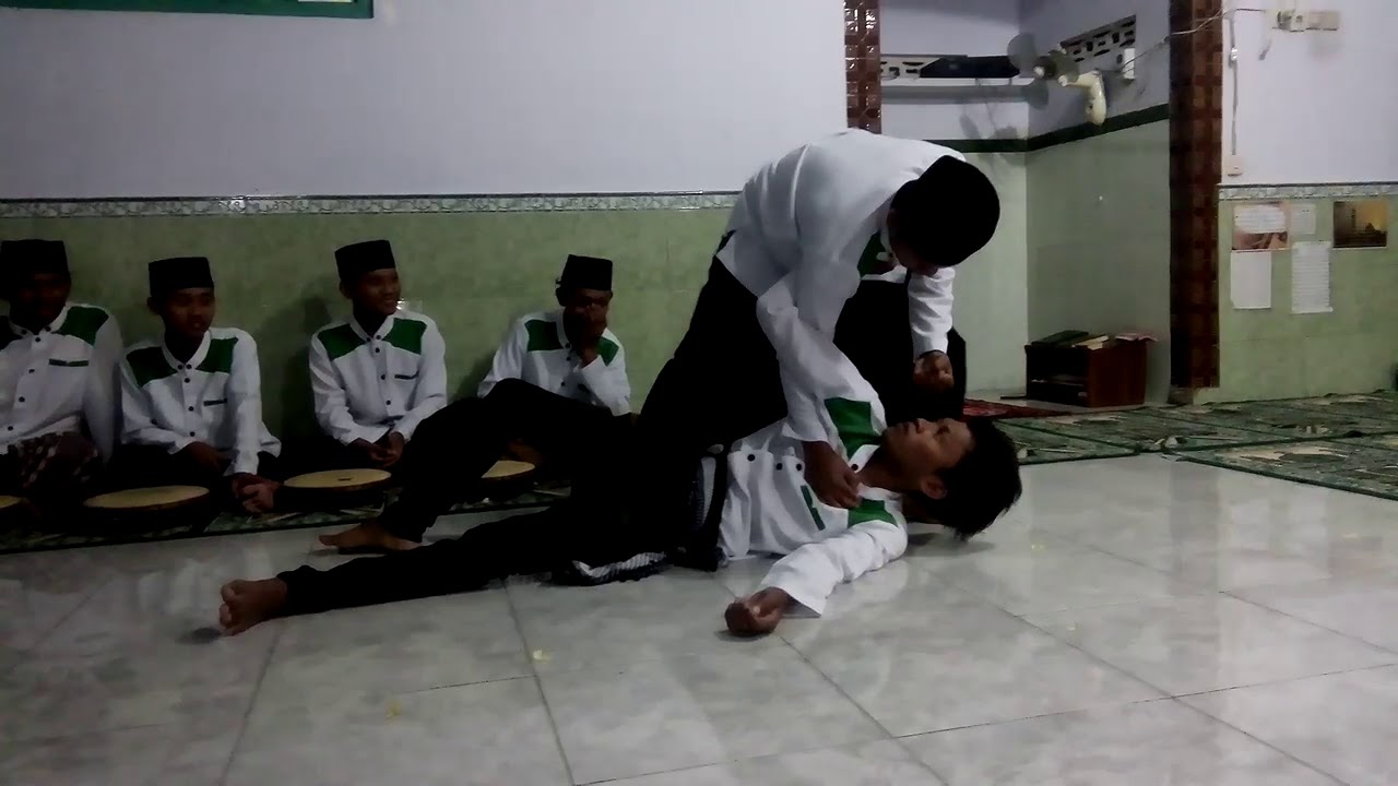 salah satu kegiatan di pondok pesantren jauharul ulum - YouTube