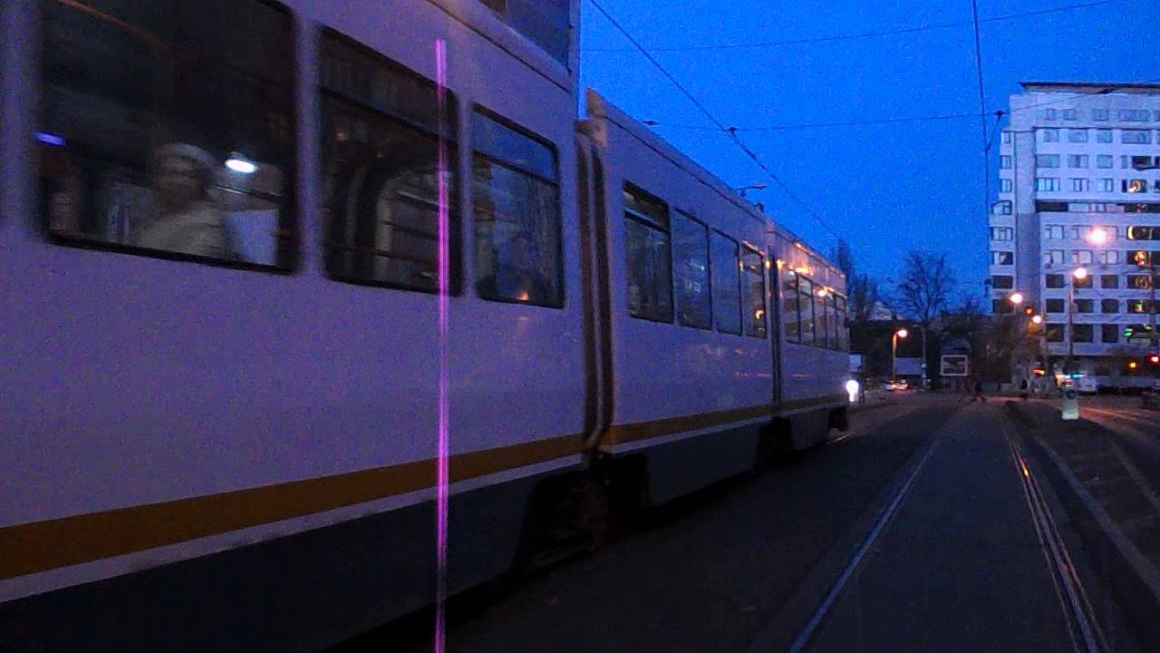 Tramvaiul V3A-93 M EPC 133 plecand din statia Posta Vitan pe linia 27 ...