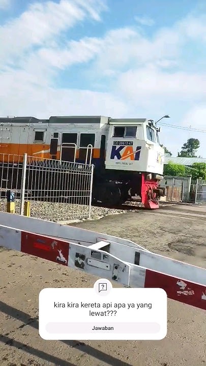 Detik detik kereta api lewat - YouTube