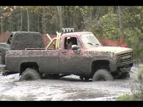 MUD Bogging Action 4x4 Mud Trucks at Fridays4x4 2010 - YouTube