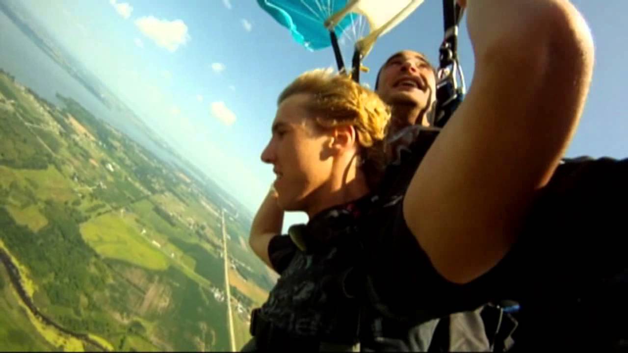 Kyle Bodie MPEG4 Goes Skydiving - August 8th, 2014 - YouTube