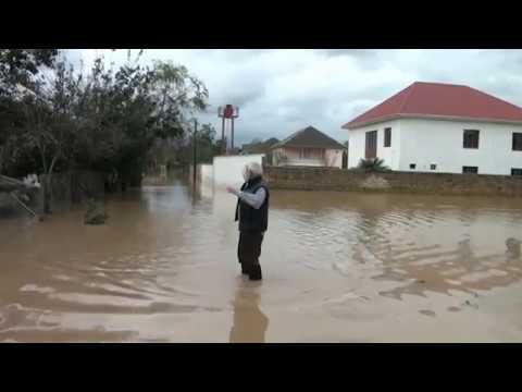 Astaranı sel apardı